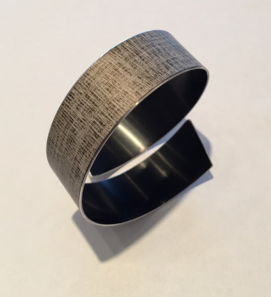 Linen Futures Strip Bangle (Black) – Purple Gallery